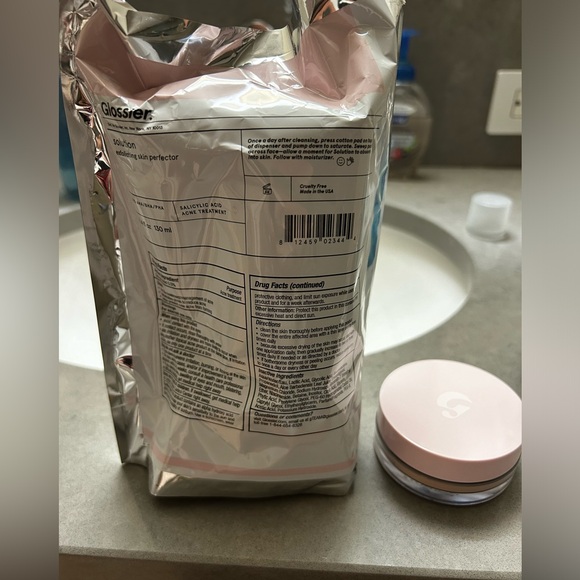 Glossier | Makeup | New Glossier Solution And Wowder G8g | Poshmark